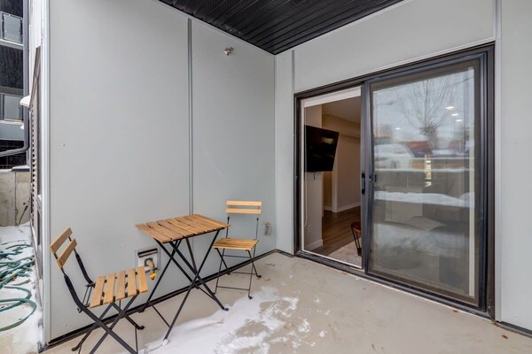 Pet Friendly Apartment W/ Free Underground Parking - Alberta