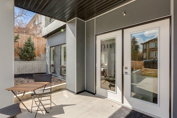 Pet Friendly Apartment W/ Free Underground Parking - Calgary