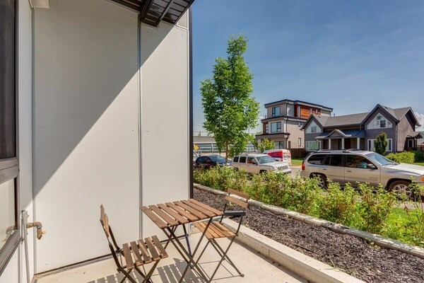 Pet Friendly Apartment W/ Free Underground Parking - Calgary