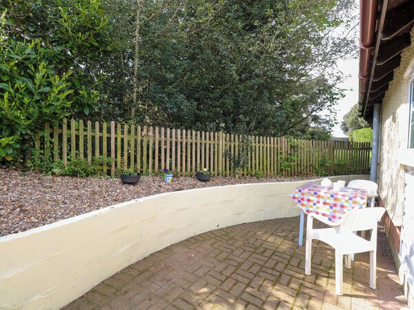 Paws-a-while, Pet Friendly, With A Garden In Hoveton & Wroxham - Wroxham