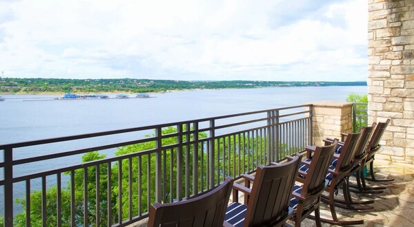 2 Units With Balcony At Lakeway Resort & Spa, Pool, Pets Allowed! - Lakeway, TX