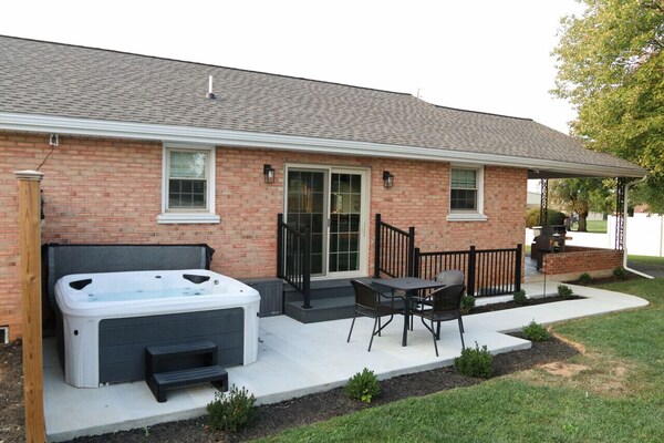 Modern/cozy Rancher, Amish Views*hot Tub/game Room - Strasburg, PA