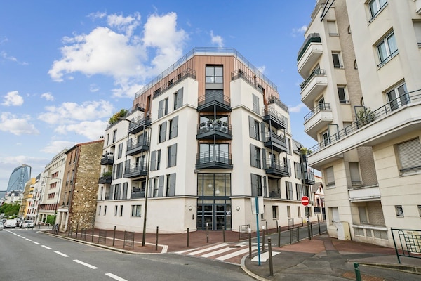 The Peaceful - With Terrace And Private Parking - Suresnes