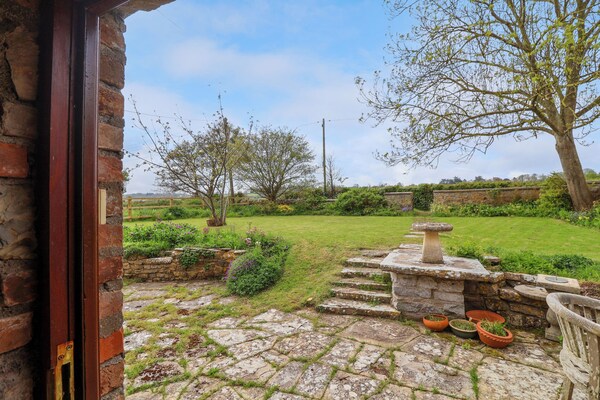 Canny Croft, Pet Friendly, Character Holiday Cottage In Street - Bridgwater