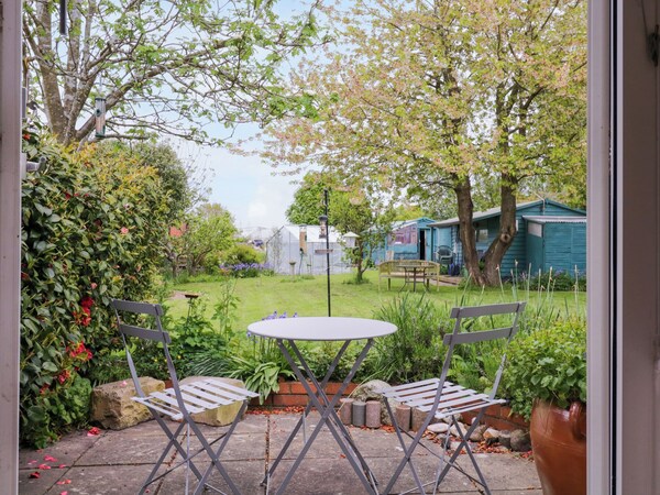 The Annex, Romantic, With A Garden In Thorrington - West Mersea