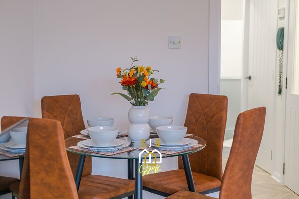 Hardgate Hideaway - Sja Stays - Luxury 2 Bed Apart - Aberdeen Airport (ABZ)