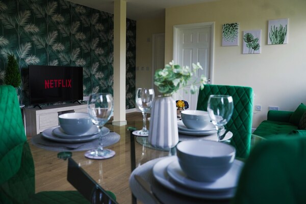 New Luxury Apartment In Luton - Luton