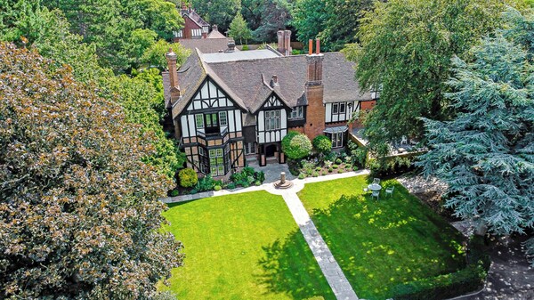 Tudor Grange, Family Friendly, Luxury Holiday Cottage In Bournemouth - Christchurch