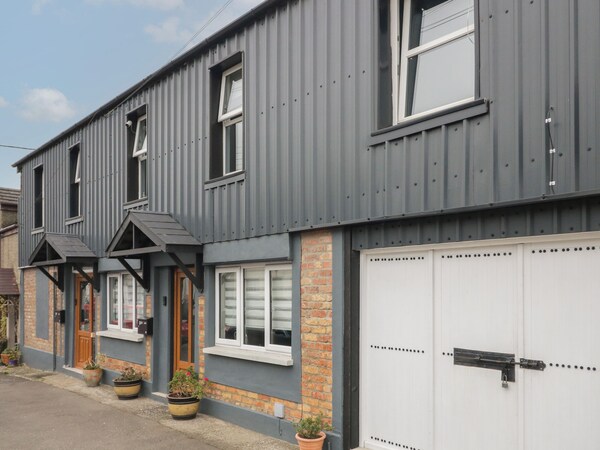 30 Main Street, Pet Friendly, With A Garden In Ballycarry - Northern Ireland