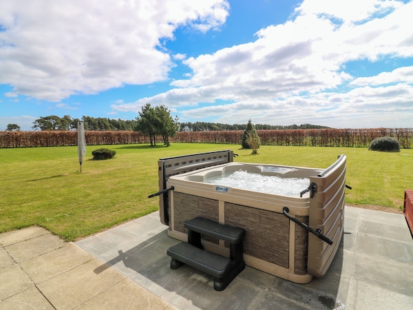 Drummygar Mains, Family Friendly, With Hot Tub In Arbroath - Forfar