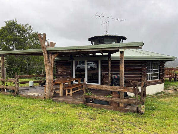 Log Cabin Off Grid, Fire Place, Balconies/library/ Rain Forrest, Walk, Swim. - North Coast