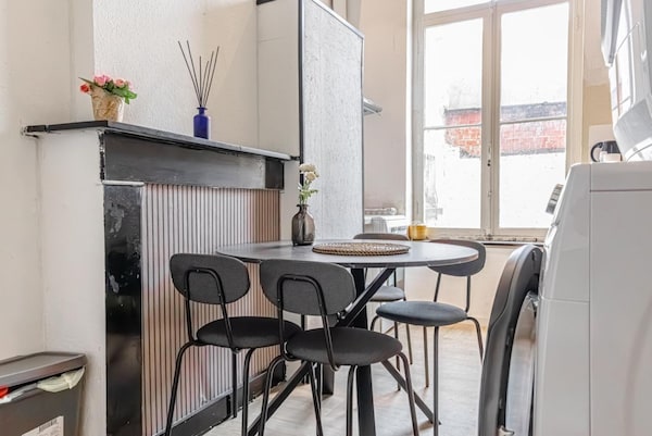 Vibrant Apt.: Chic Urban Retreat In Lively Ghent - Gent