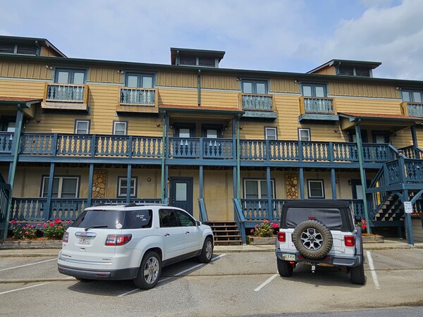 Heart Of Helen Condo Located In Downtown Helen Ga Just Minutes From Everything. - Helen, GA