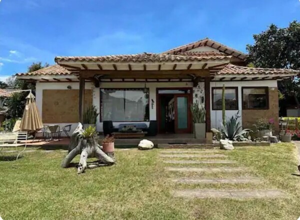 Amplia Habitación Cuádruple En Entorno Campestre - Santander
