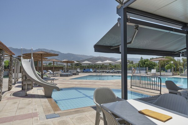 Ferienwohnung 'Golden Sun Two-bedroom Apt 1' Mit Meerblick, Gemeinschaftspool Und Wlan - Kos