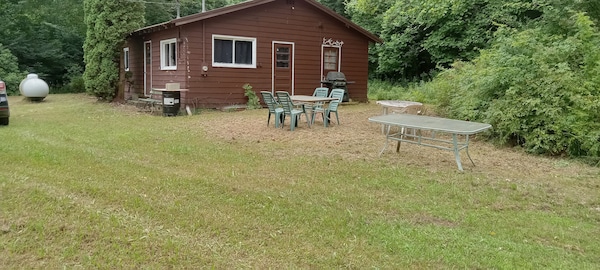 A Private Camp Situated On 60 Acres. Purple Paint For Hikers To See Huge Rocks. - Lake Erie, PA