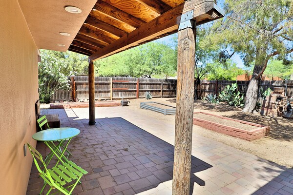 Pet Friendly Comfort And Convenience In A Great Central Location At Catalina Haven - Tucson