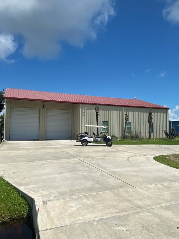Barndo By The Bay 6 Seater Golf Cart Included With Rental️ - Port O'Connor, TX