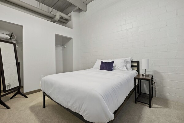 1bd Chic Loft In Dt Cleveland! - Cleveland, OH