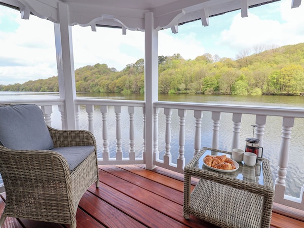 Lady Of The Lake, Pet Friendly, With Hot Tub In Rudyard Lake - Leek