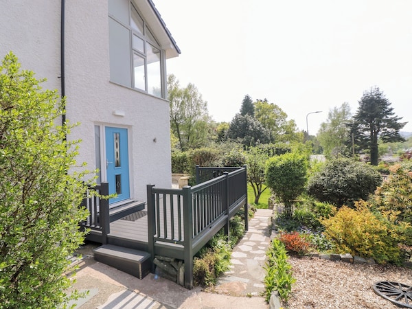 Briars Lea, Pet Friendly, With Hot Tub In Bowness-on-windermere - Bowness-on-Windermere