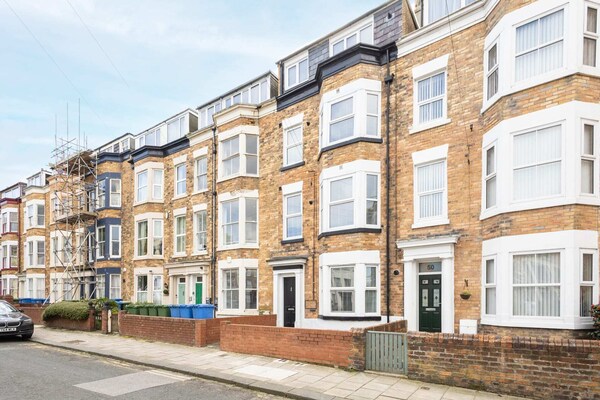 Host & Stay | Castle Reach - Scarborough