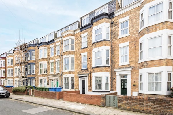 Host & Stay | Castle Reach - Scarborough