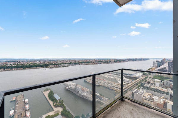 Breathtaking Skyline Views! Corner Luxury 2br/2ba Near Times Sq + Video Tour - New York City