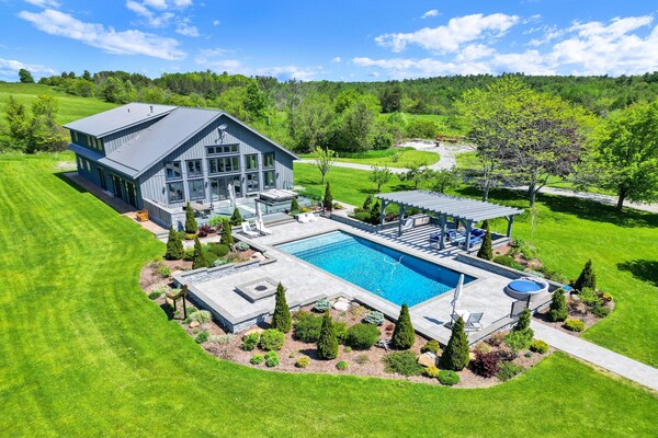11 Bdrm Estate On 170 Private Acres! Pool! Pond! Hot Tub! - Port Hope