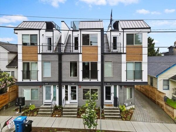 3br 2.5ba Rooftop View Green Lake Hideaway - Edmonds, WA