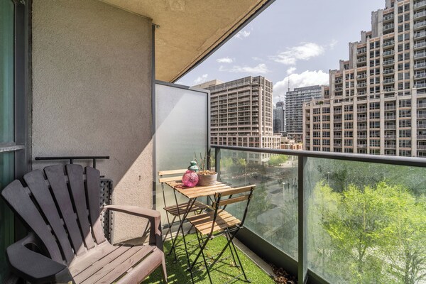 Spacious 3bed/2 Bath Downtown Toronto Condo + Free Parking, Min To Cn Tower - Toronto, ON