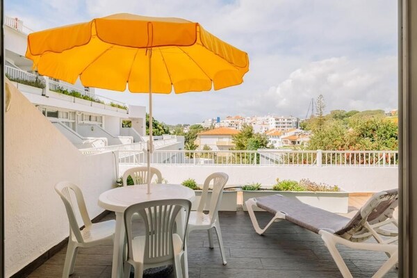 Exotic Coastal Retreat! Direct Beach Access, Pool & Local Cuisine Attractions - Albufeira