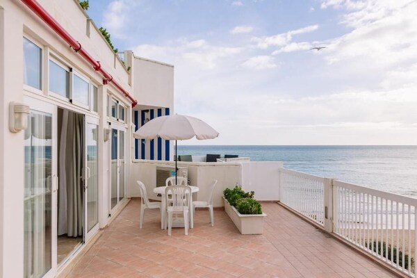 Kitchenette Rooms In Beach Paradise: Serene Seaside Haven In Praia Da Oura! - Albufeira