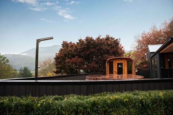 Super-sized Luxury - Spa, Sauna, Steps To Trails - Warburton