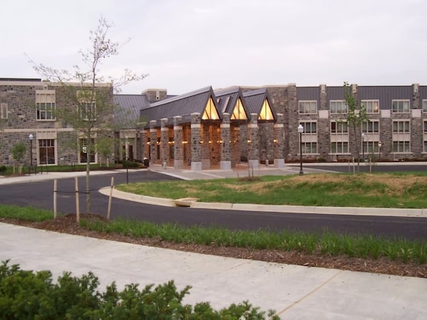 Right In The Heart Of Virginia Tech Campus | Perfect Family Stay | Free Parking - Blacksburg