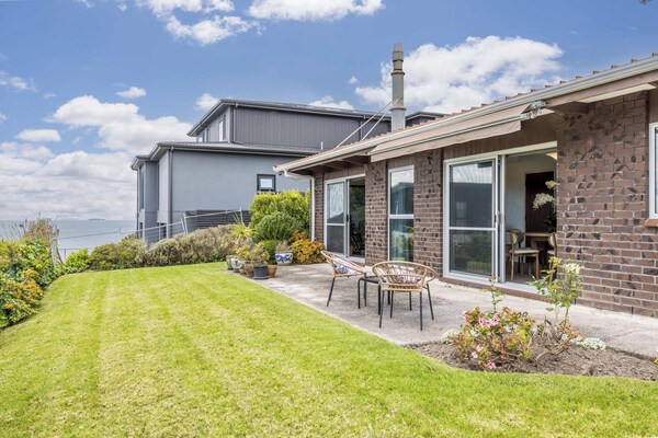 The Hidden Clifftop Gem-ocean View - Auckland