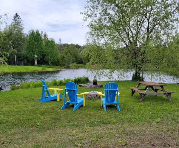 Cozy Getaway Only 1 Hr From Toronto, On A Small Private Lake. - Kawartha Lakes