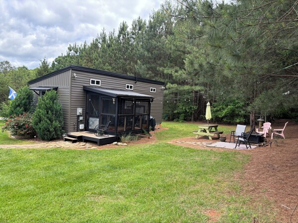 Adventurous Tiny House! Located On 1 Acre Surrounded By Evergreen Forest - Statesville, NC