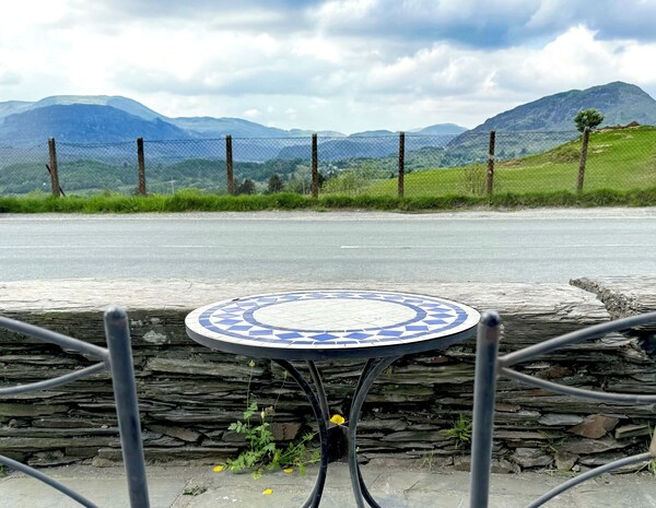 Ty Dyffryn, Pet Friendly, With Open Fire In Llan Ffestiniog - Snowdonia National Park