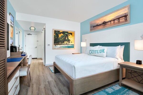 Tropical Romantic Getaway Steps Away From Sand W/ Exclusive Beach Club Access - Fort Myers Beach, FL