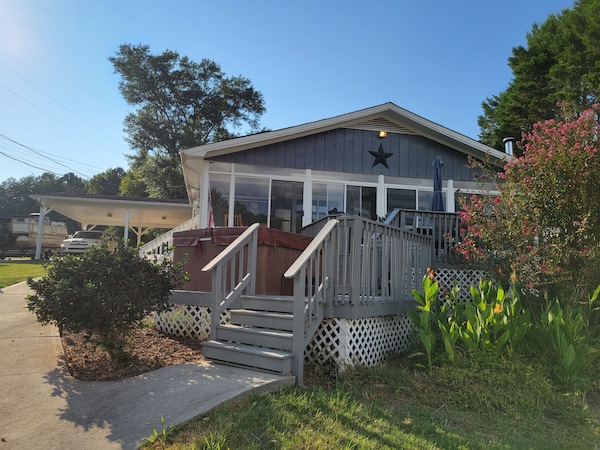 Charming 2-bedroom Cottage In Rock Hill On Lake Wylie - Rock Hill, SC