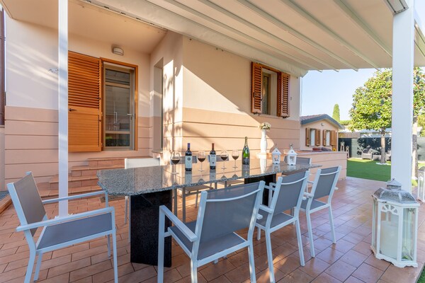 Rent Exclusive Villino, Free On 4 Sides, In Marina Di Pietrasanta - Forte dei Marmi