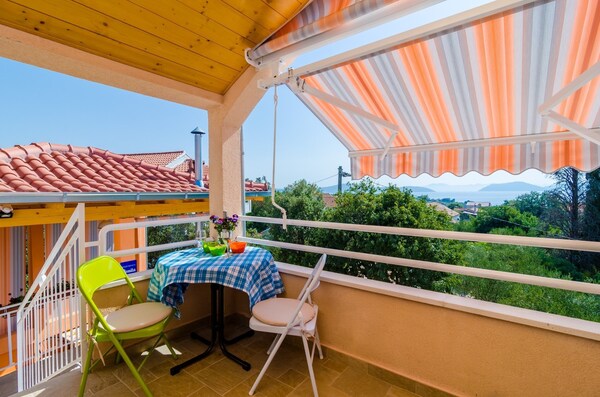 Two Bedroom Apartment With Balcony And Sea View Banići, Dubrovnik (A-23176-a) - Slano
