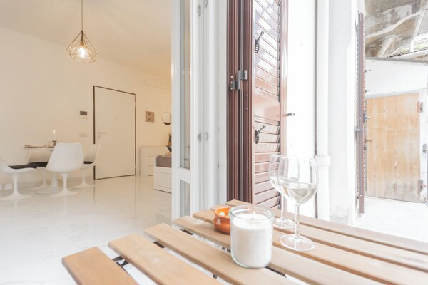 Luce Apartment - One Bedroom Apartment, Sleeps 4 - Como