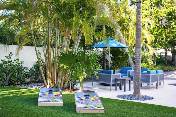 Beach Getaway Ideal For Family | Spacious Suite W/ Kitchen | Free Parking - Naples, FL