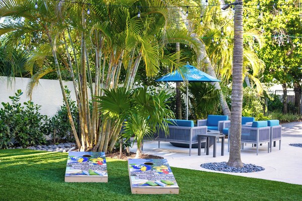 3 Units | Outdoor Pool + Free Parking  | Close To Beach W/ Breathtaking Sunsets - ネープルズ, FL