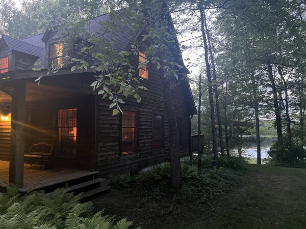 Secluded Family-friendly Lake House In The Woods - Hastings, MI