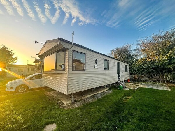 Homely 6 Berth Caravan At Steeple Bay In Essex Ref 36017d - Maldon, UK