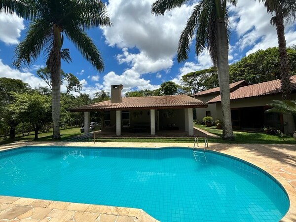 Casa De Campo Em Condomínio Fechado, Com Quadra De Areia Profissional E Piscina - Itu