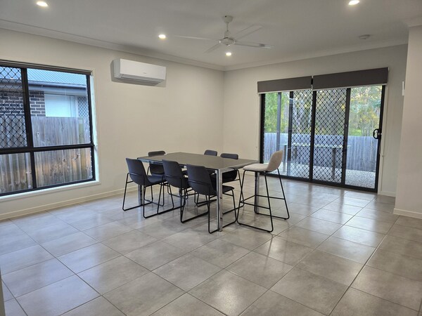 A Peaceful House In Park Ridge - Brisbane